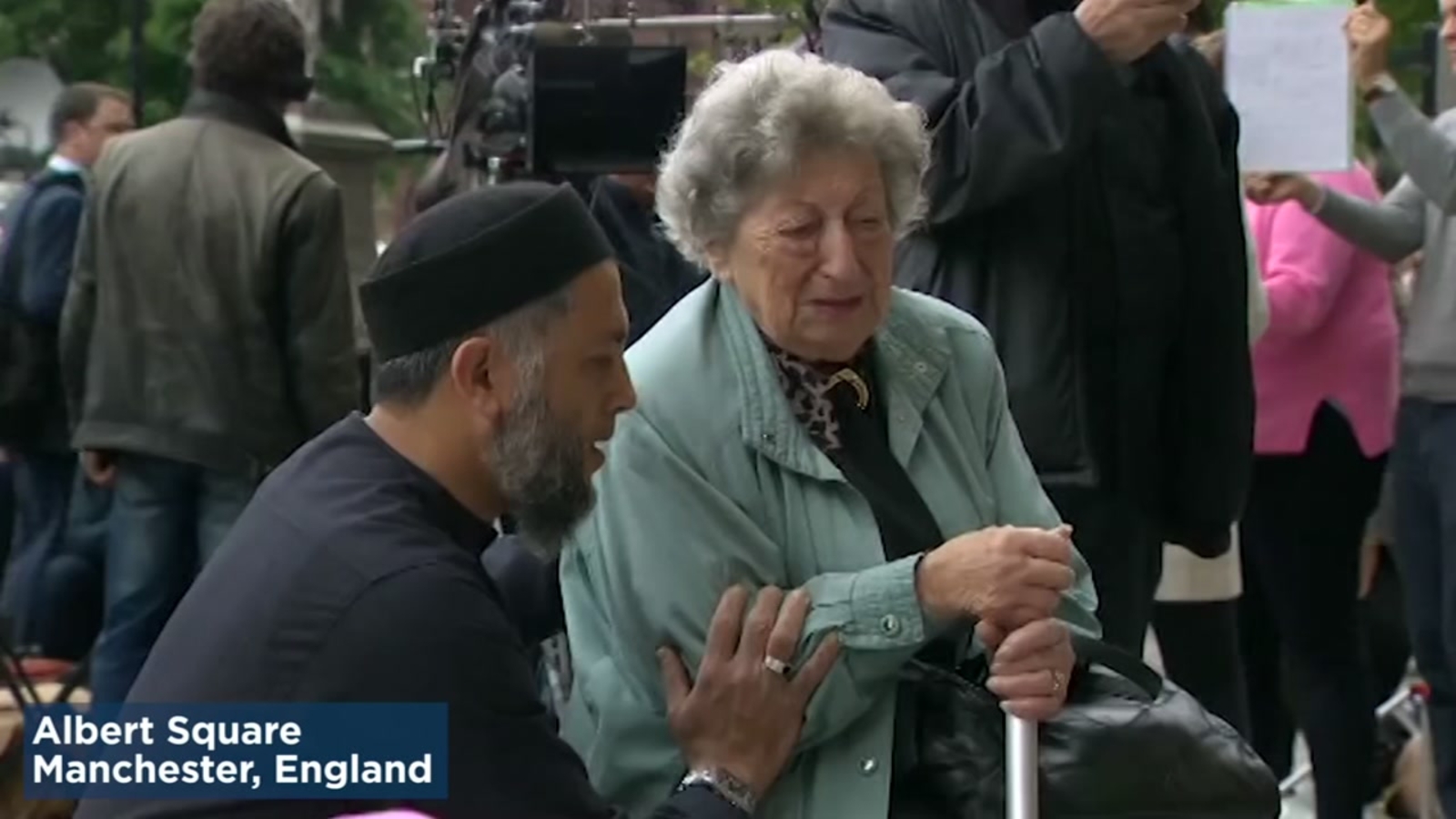 Muslim man, Jewish woman pray together in Manchester tribute - ABC7 San ...
