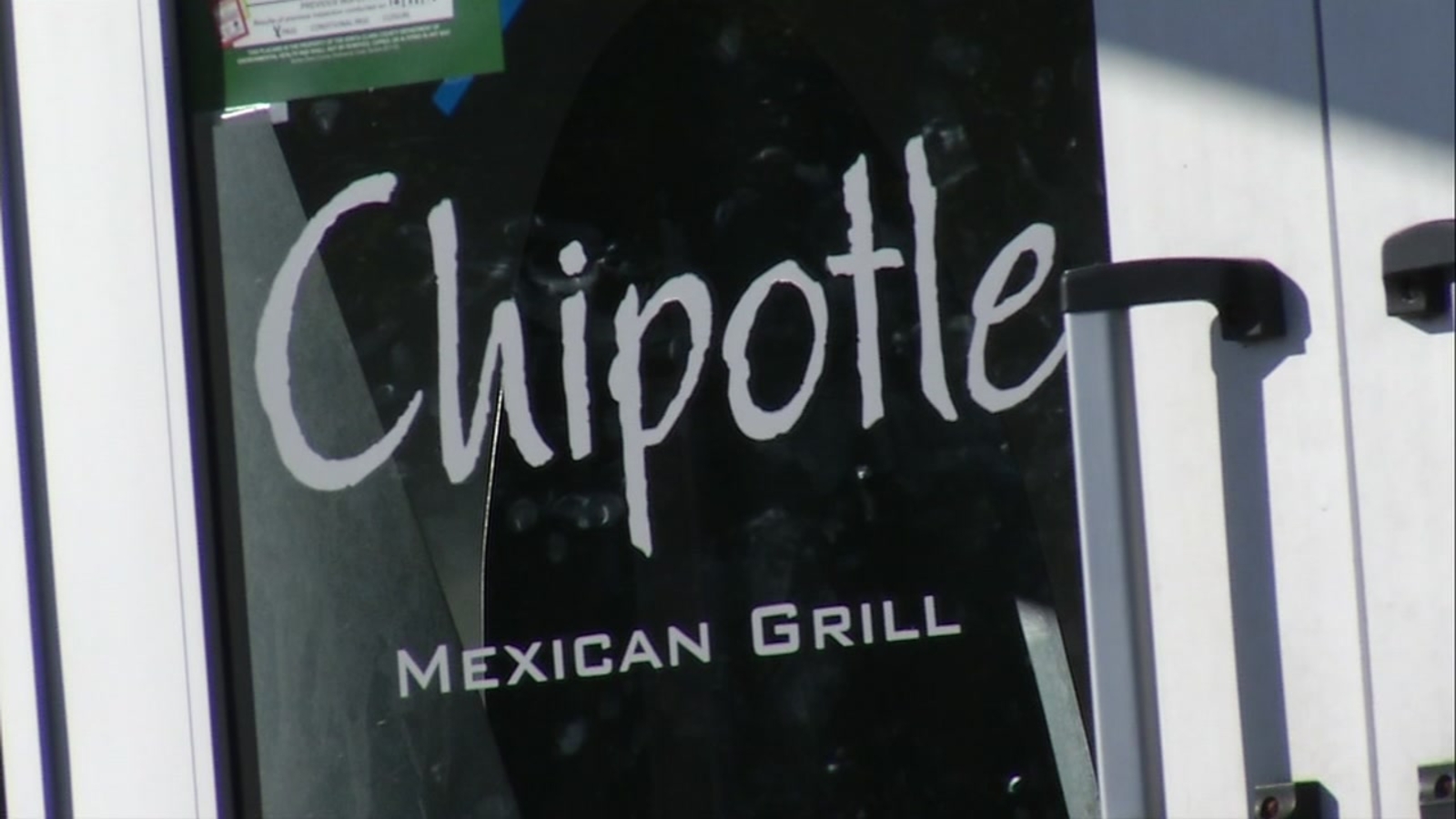 Norovirus confirmed in diner who reported eating at Chipotle - ABC13 ...