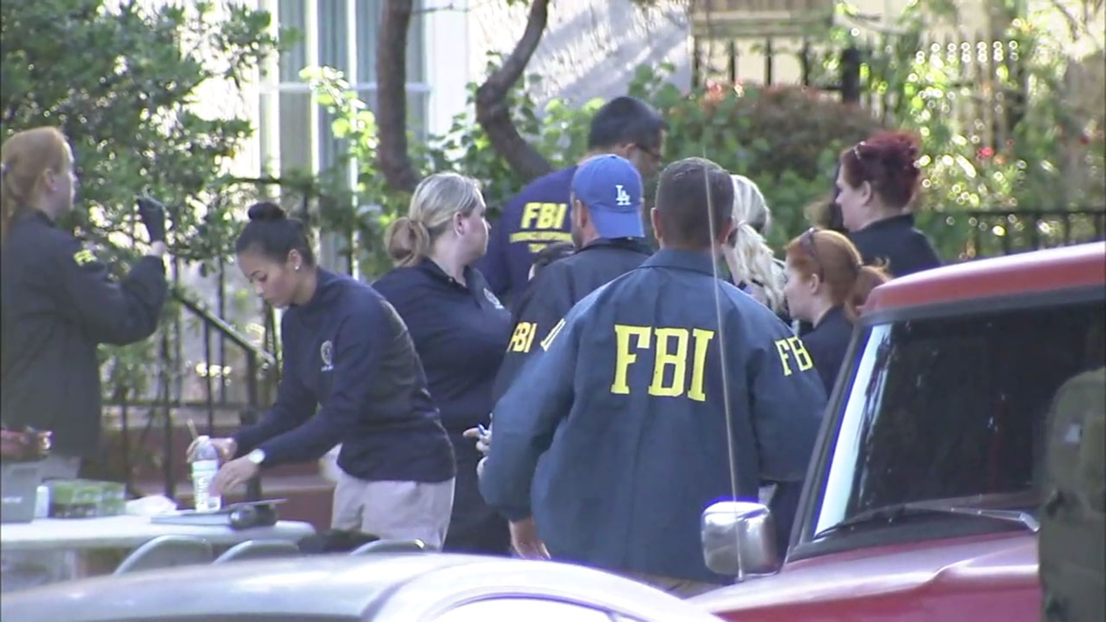 Hazmat team called to scene of FBI raid in Pico-Robertson - ABC7 Los ...