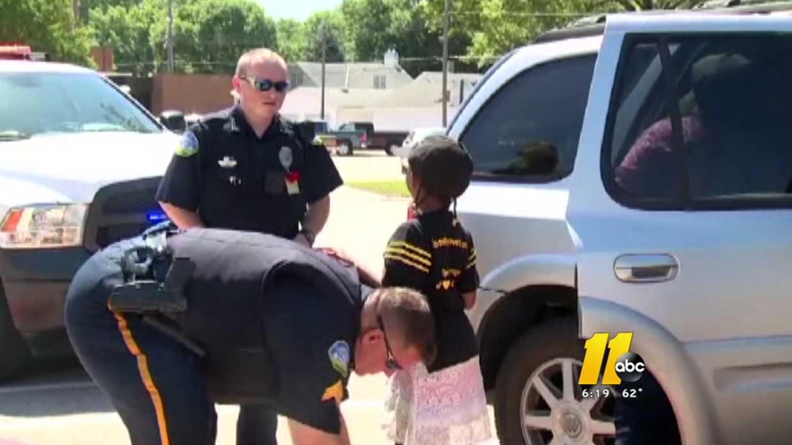 Girl on mission to hug officers in all 50 states - ABC11 Raleigh-Durham