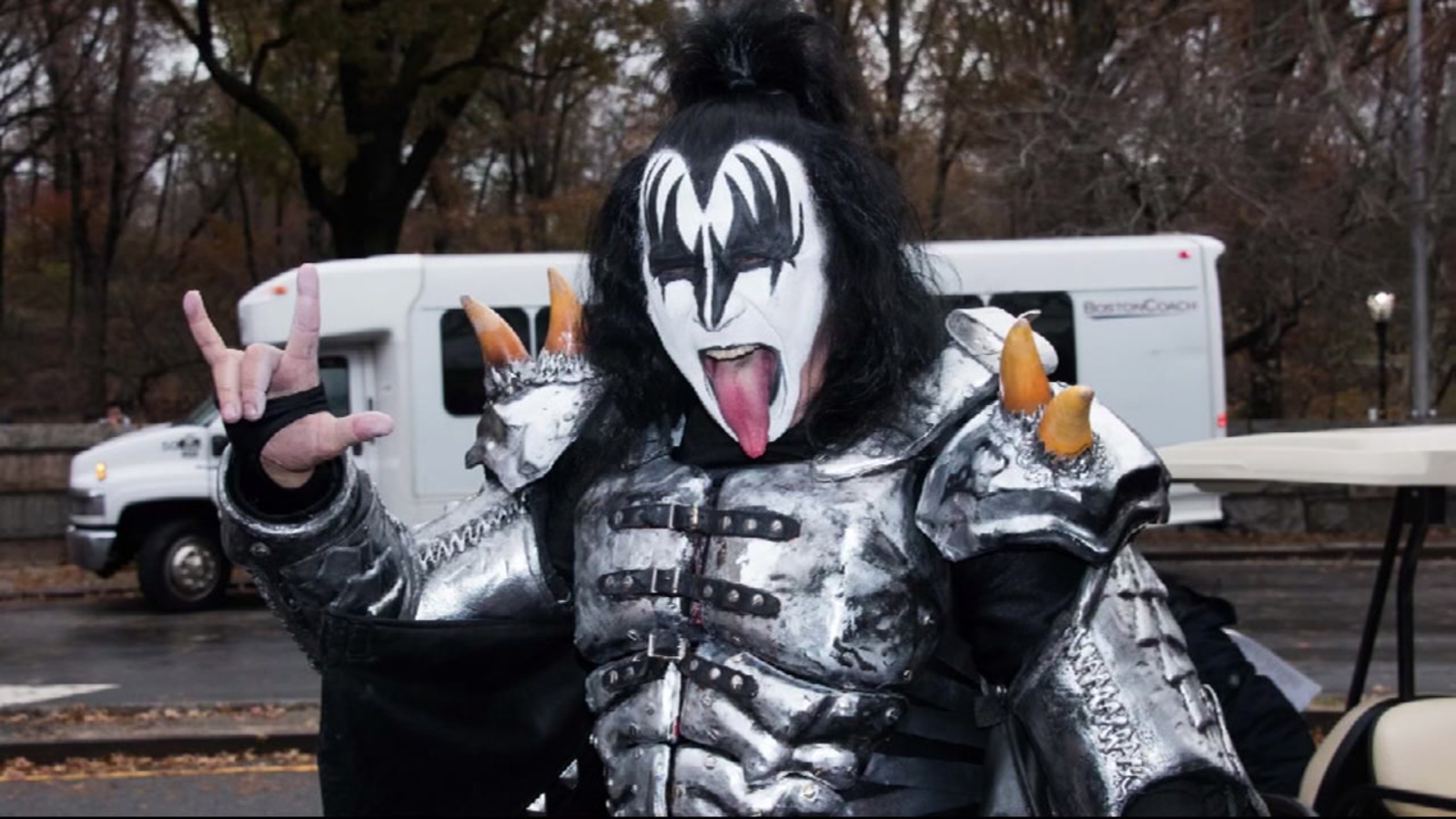 Gene Simmons seeks to trademark 'rock on' gesture - ABC13 Houston