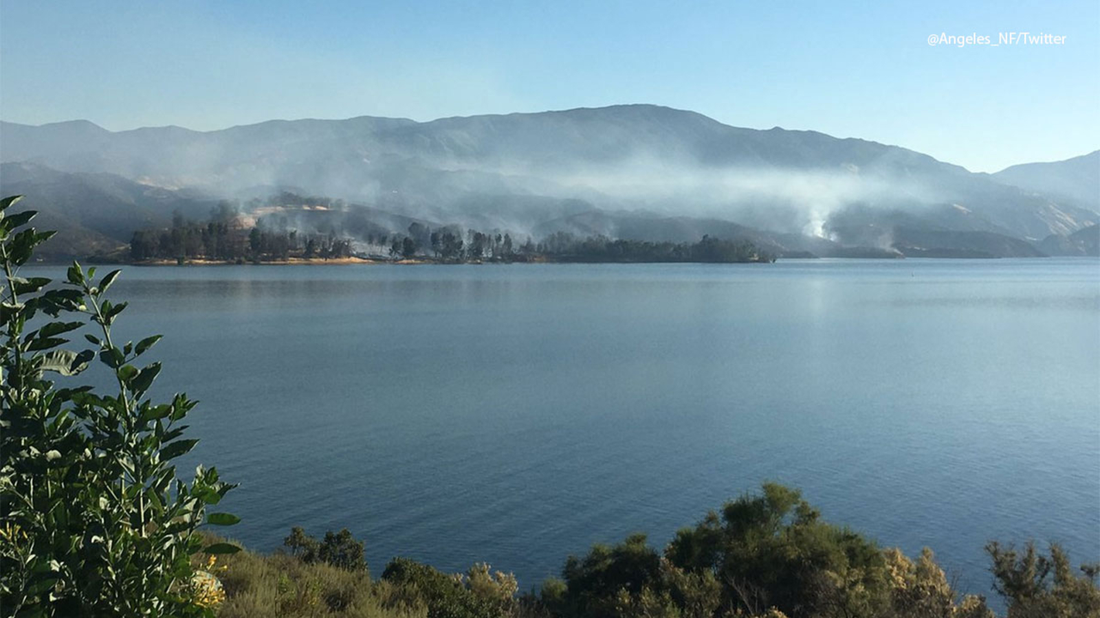 Castaic wildfire 20 percent contained; smoke advisory issued - ABC7 Los ...