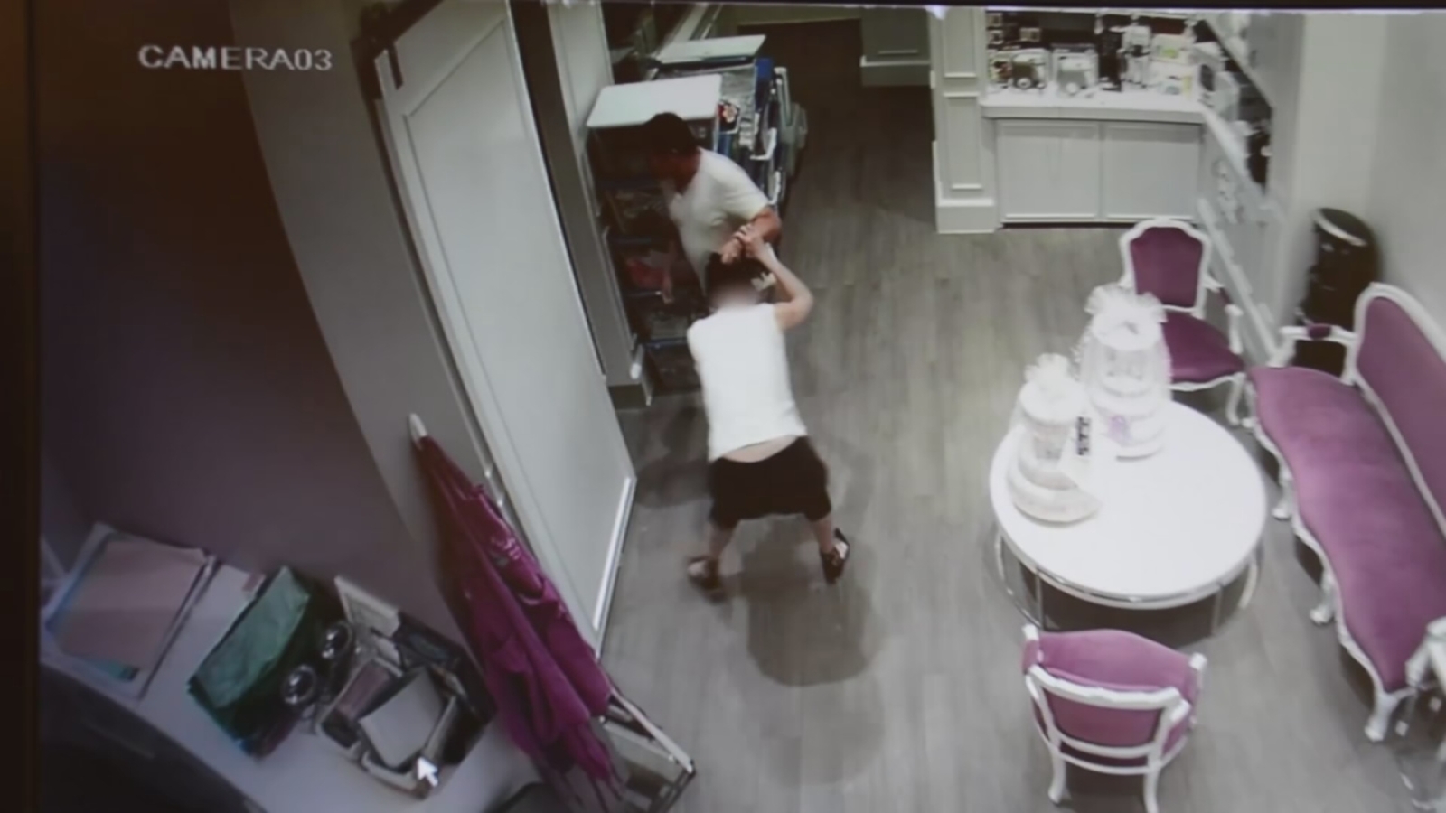 Woman grabbed by hair in attempted kidnapping caught on camera in ...