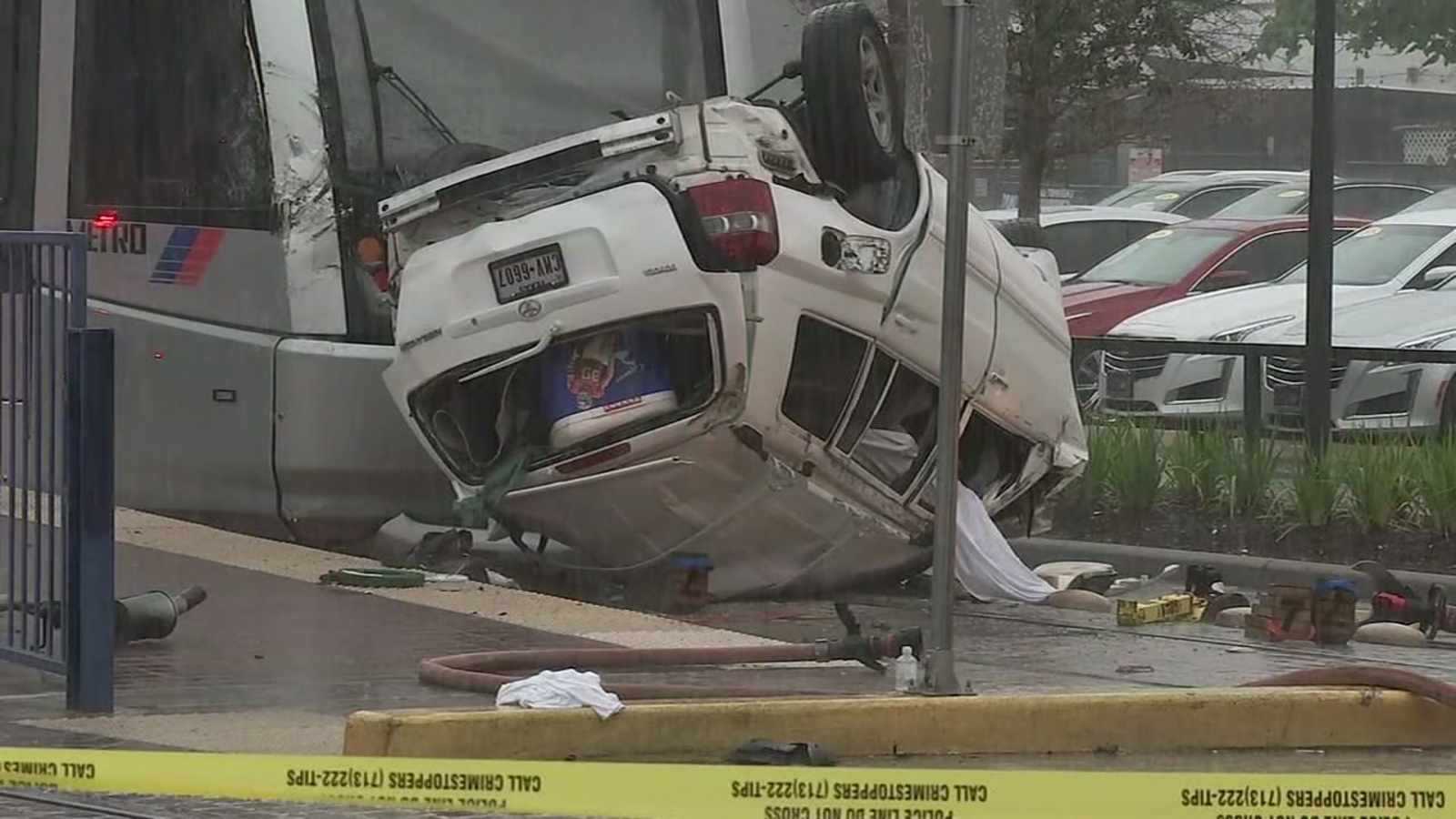 Crash involving METRORail kills 1 in Midtown - ABC13 Houston