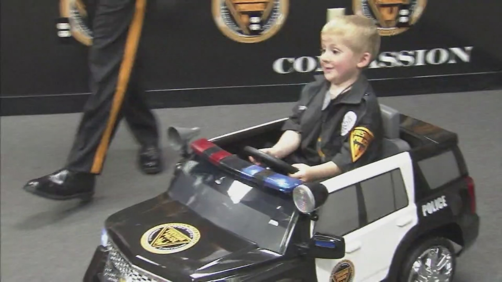 Chase Gilchrist becomes honorary police officer - ABC7 San Francisco