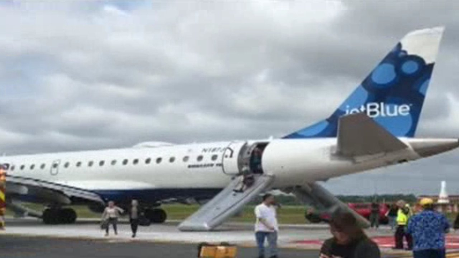 JetBlue flight from White Plains makes emergency landing in Charleston ...