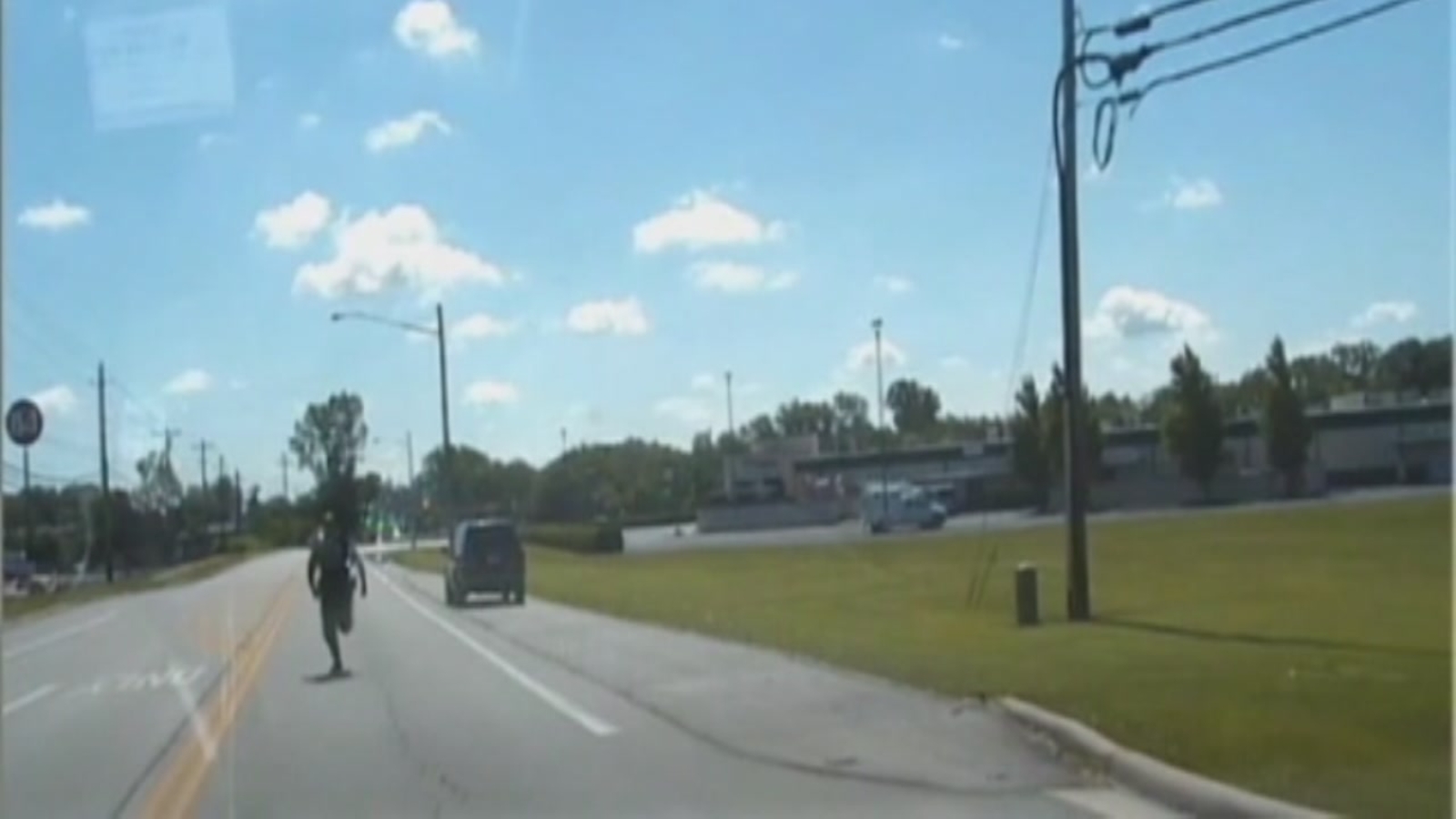 Dashcam catches deputy chasing his runaway cruiser - ABC13 Houston