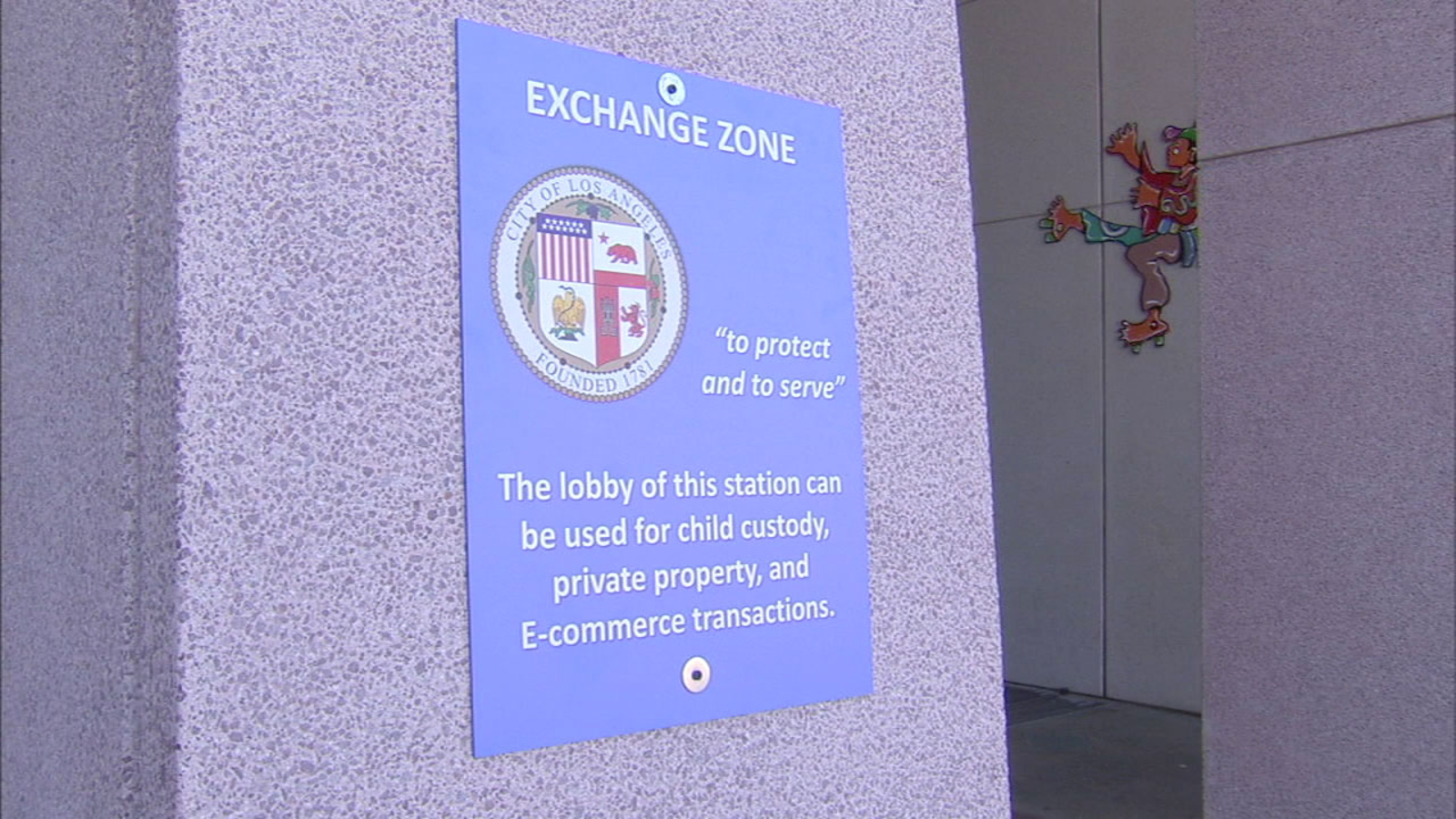 LAPD sets up safe exchange zones for e-commerce transactions - ABC7 Los ...