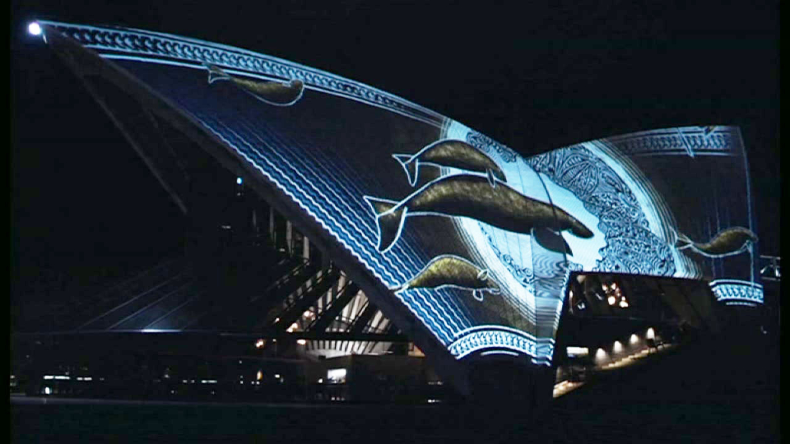 WATCH: Futuristic light show takes over Sydney Opera House at dusk ...