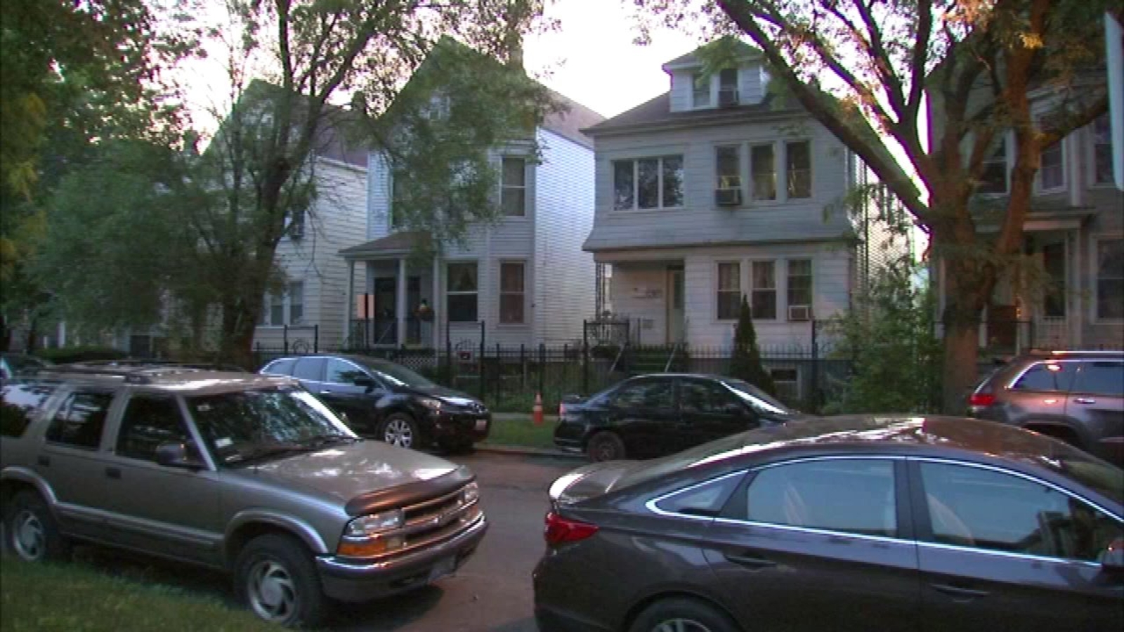 Man tied up, beaten and robbed in Logan Square home invasion - ABC7 Chicago
