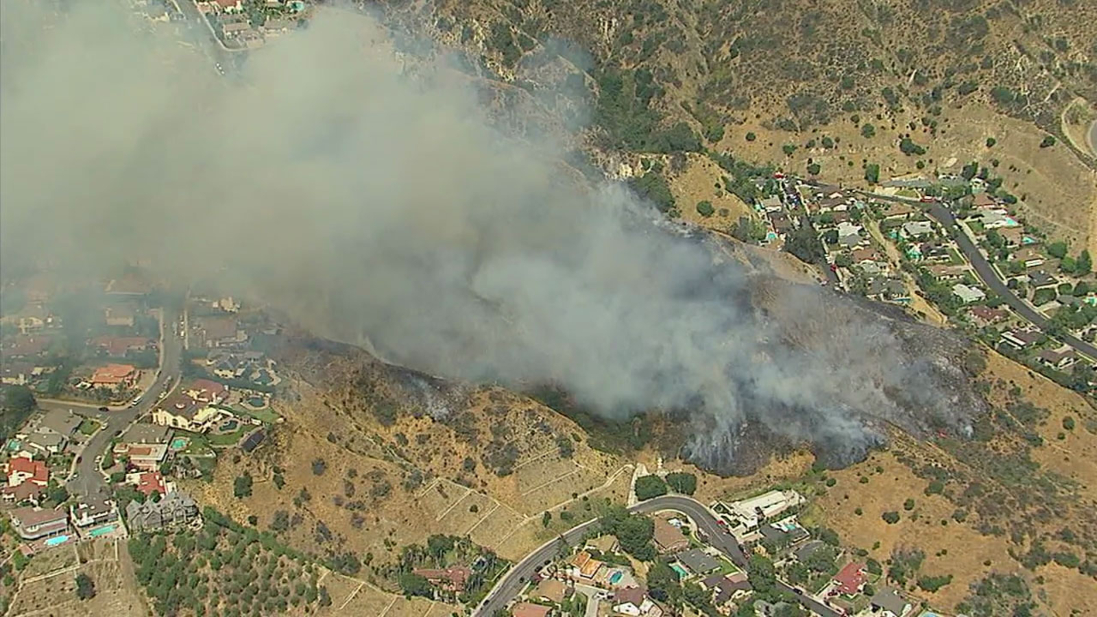 PHOTOS: Brush fire burns near homes in Burbank - ABC7 Los Angeles
