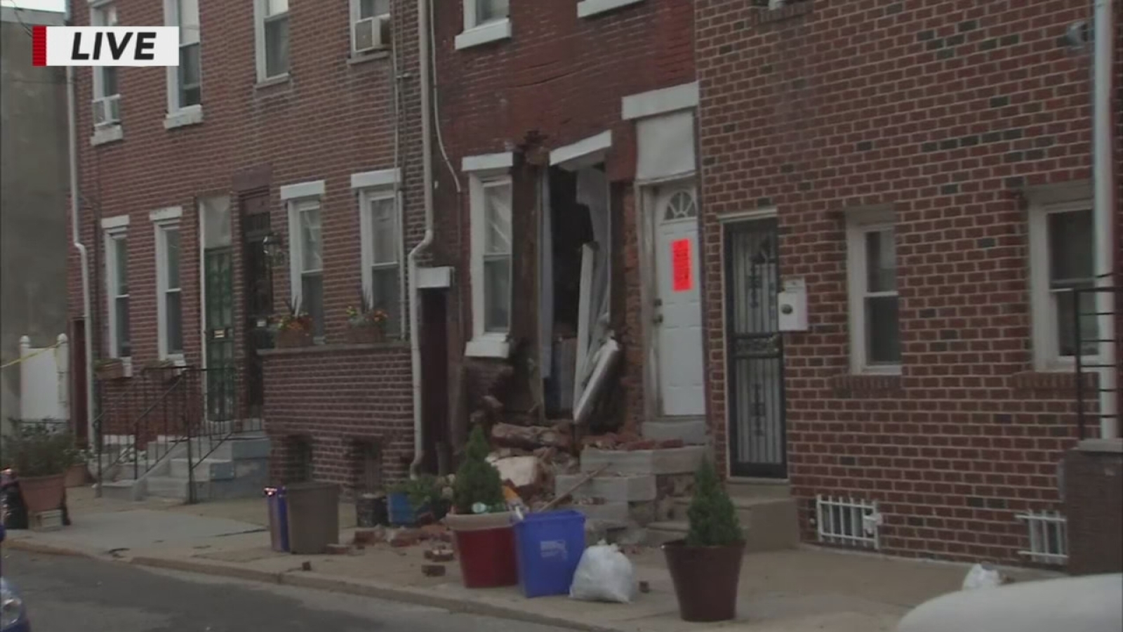 Partial row house collapse forces evacuation in Queen Village section ...
