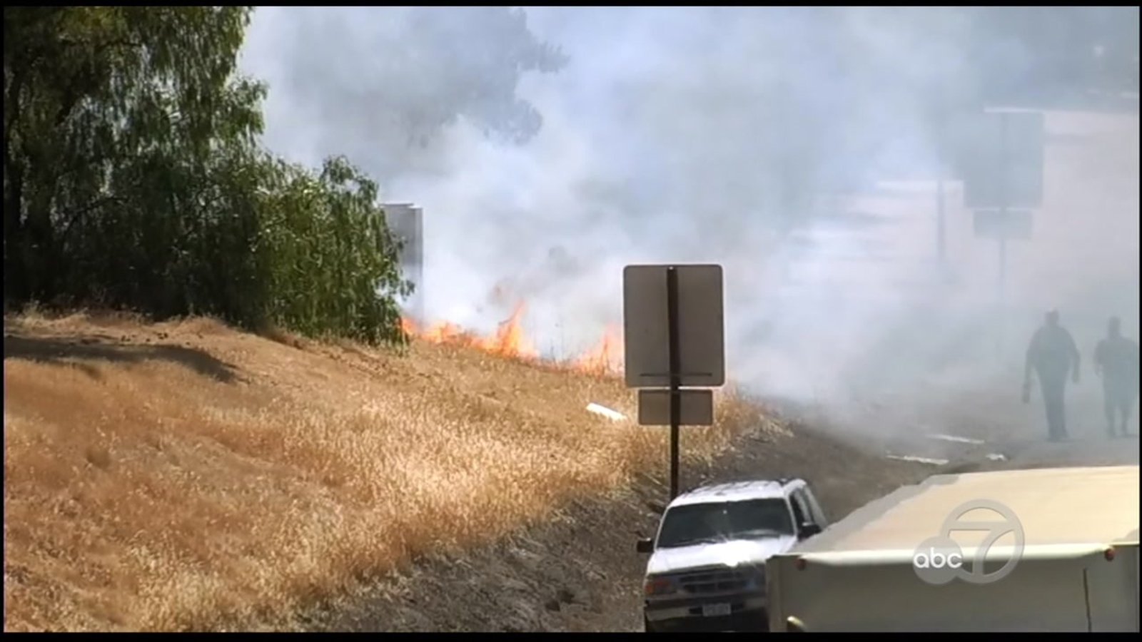 Small wildfire breaks out after car crash in Martinez - ABC7 San Francisco