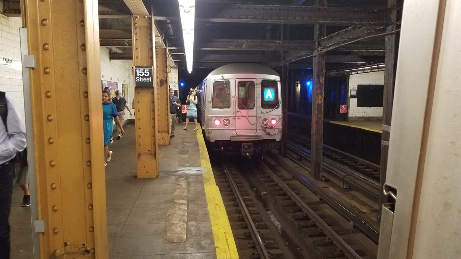 Harlem track fire snarls commute on multiple subway lines - ABC7 New York
