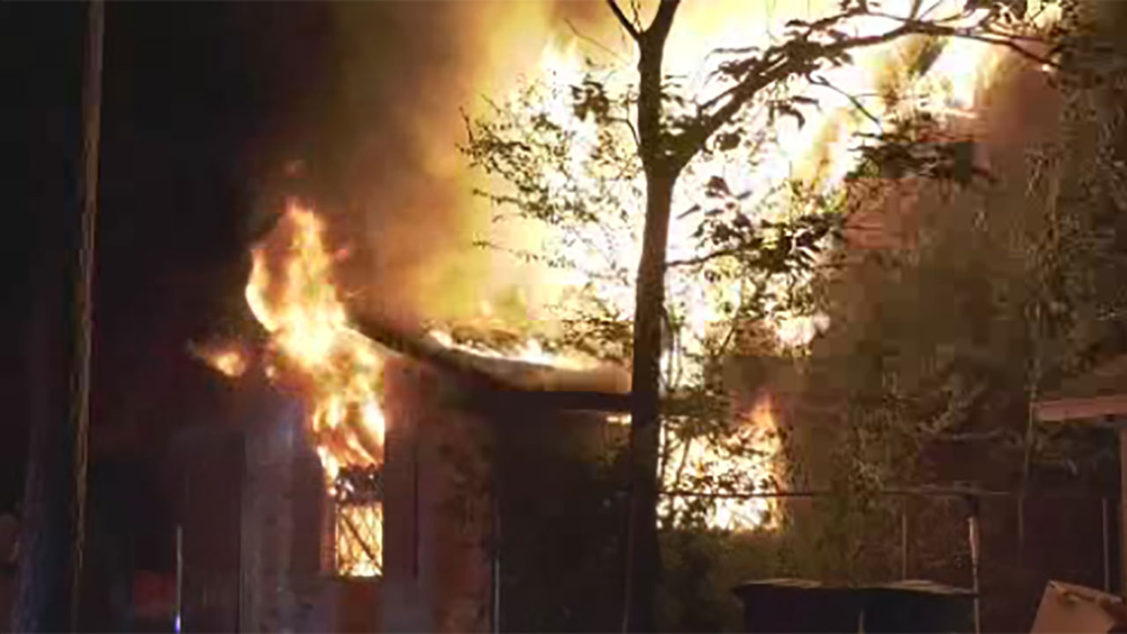 Man dies while trapped by fire at NE Houston home - ABC13 Houston