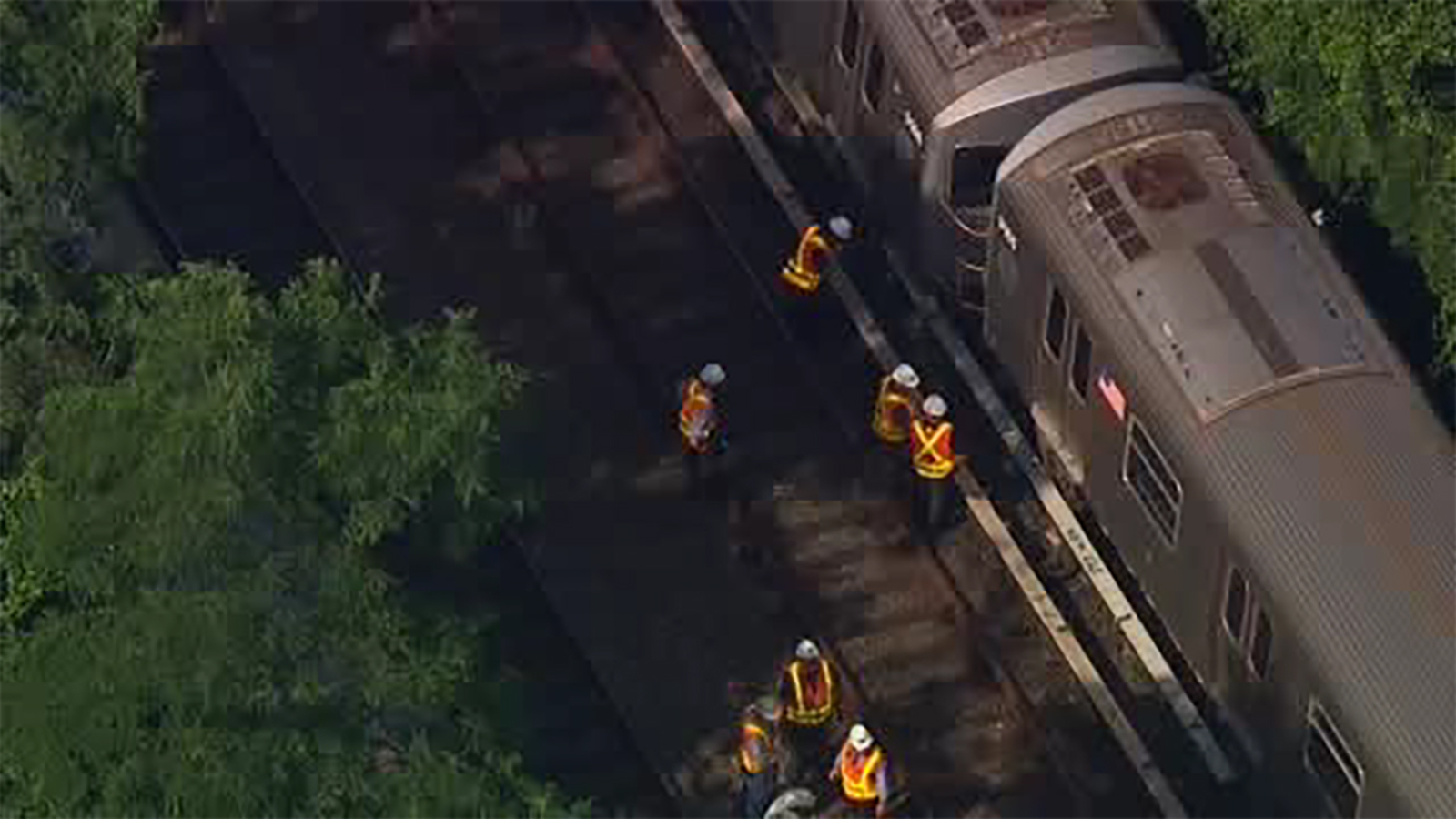 Minor train derailment disrupts subway service in Brooklyn - ABC7 New York