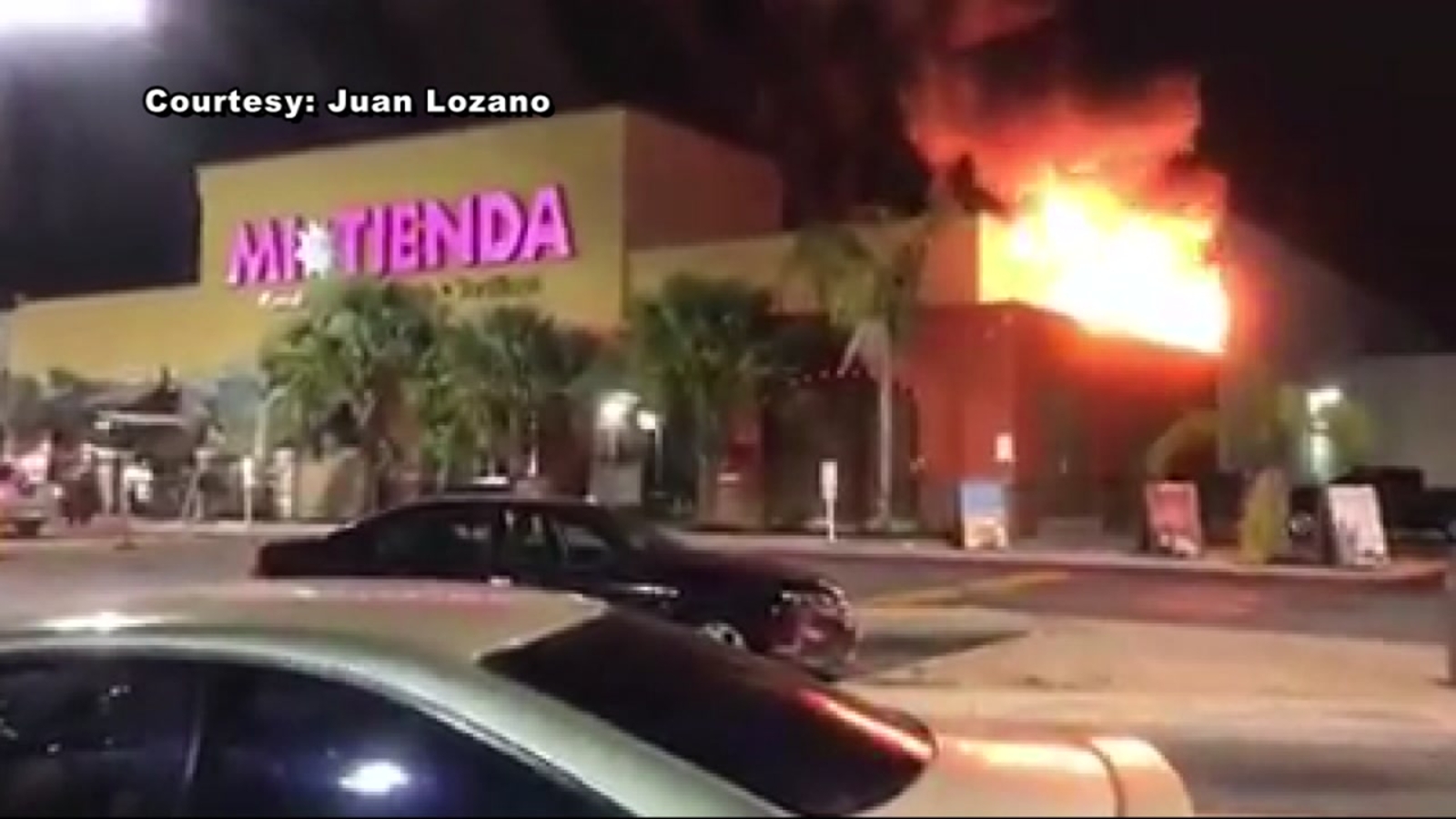 Fire at grocery store in South Houston - ABC7 Los Angeles