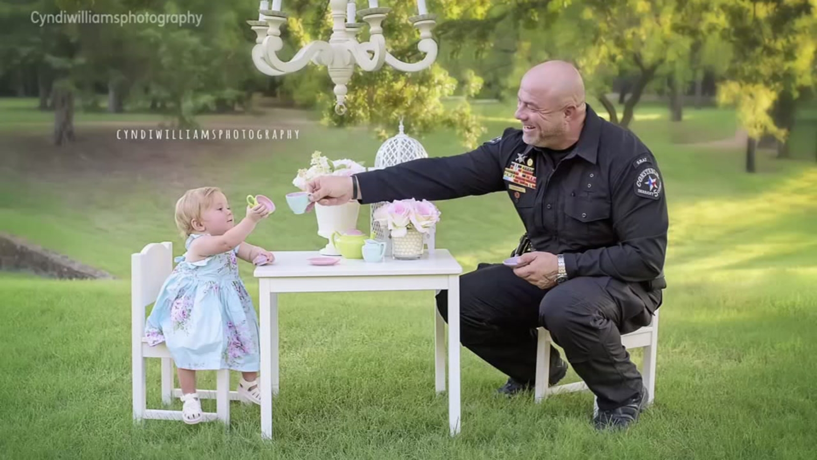 Toddler celebrates 1st birthday with deputy who helped deliver her ...