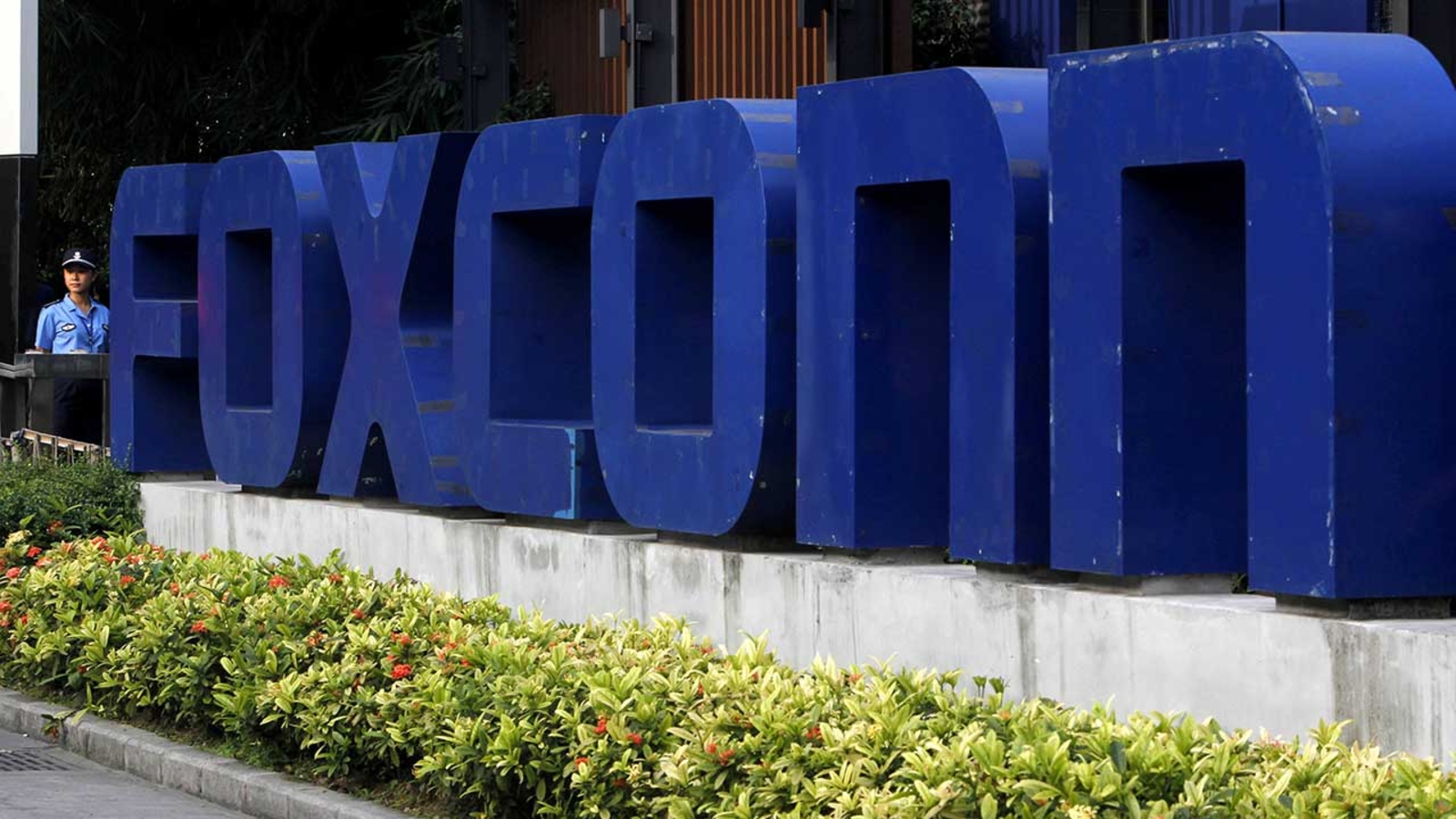 Trump announces $10 billion Foxconn plant in Wisconsin - 6abc Philadelphia