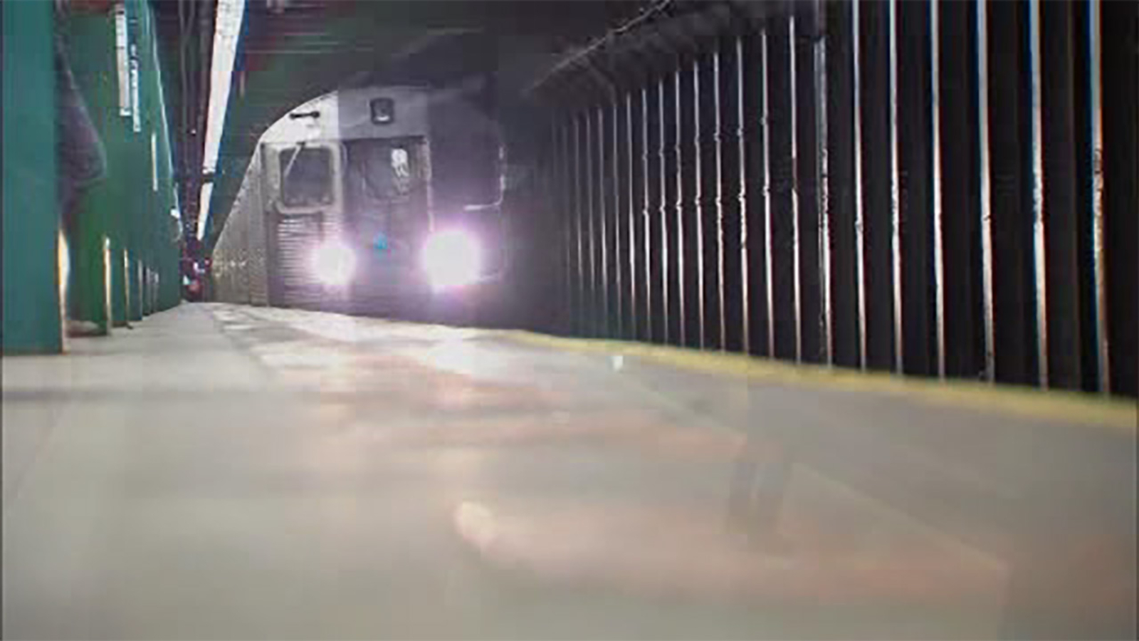 Switch problems cause major delays on 6 subway lines - ABC7 New York