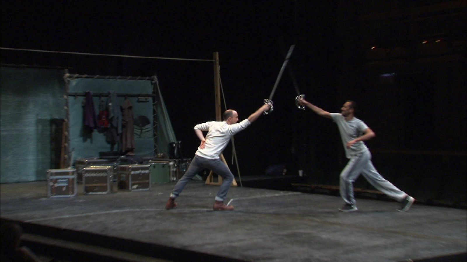 Globe Theater actors perform 'Hamlet' in Chicago - ABC7 Chicago