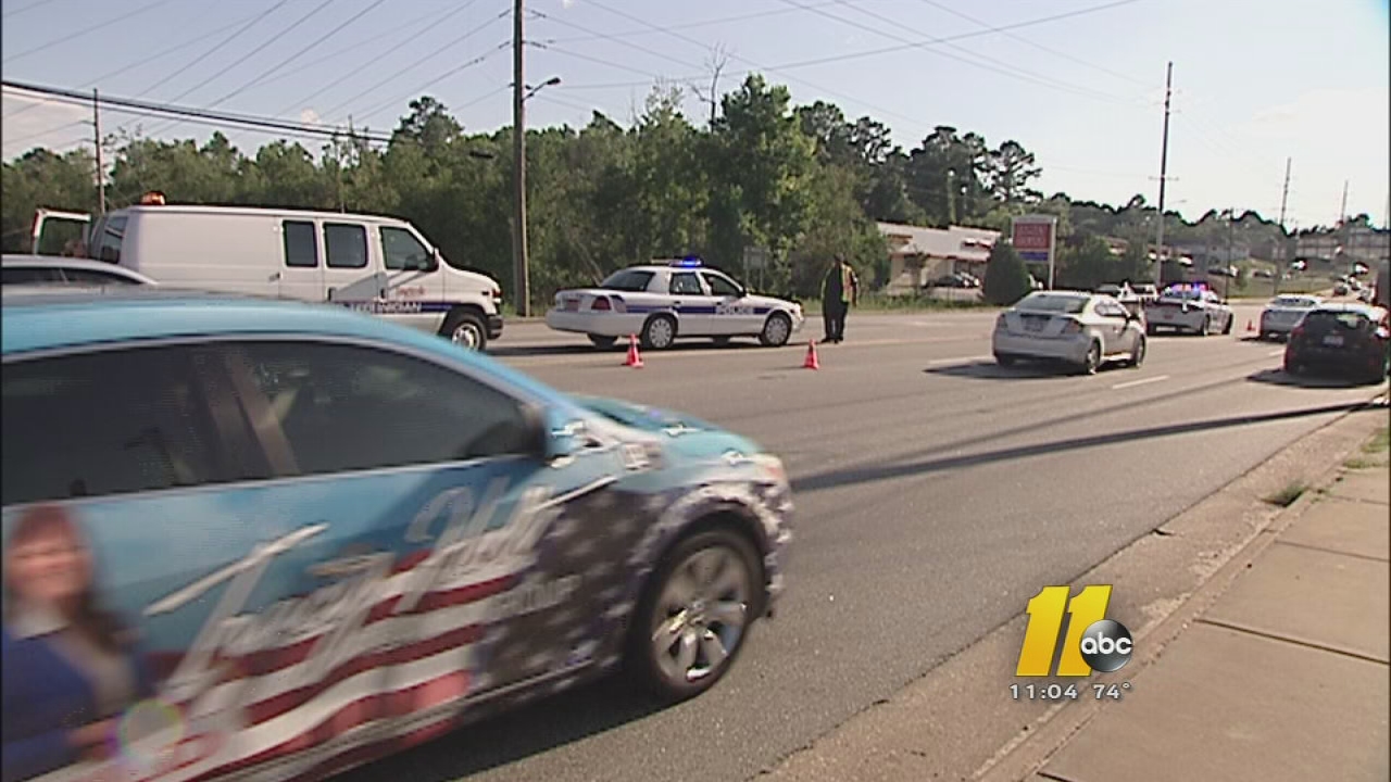 Pedestrian Struck In Fayetteville Later Dies Abc11 Raleigh Durham