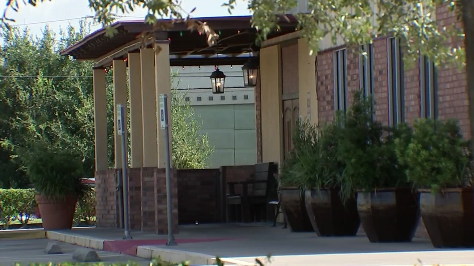 2 employees injured in kitchen explosion at west Houston restaurant ...