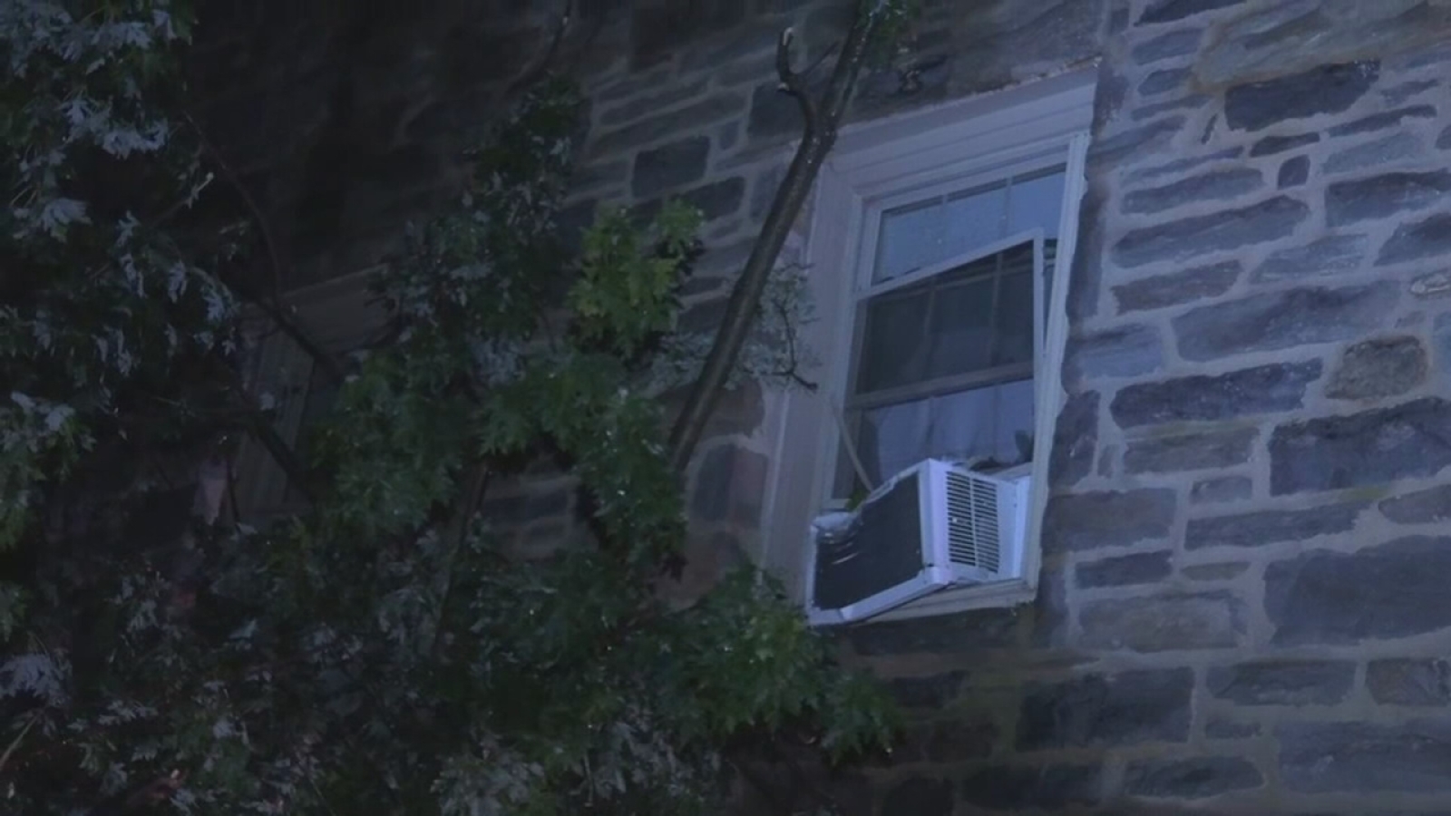 Downed tree causes damage to Ardmore apartment building - 6abc Philadelphia