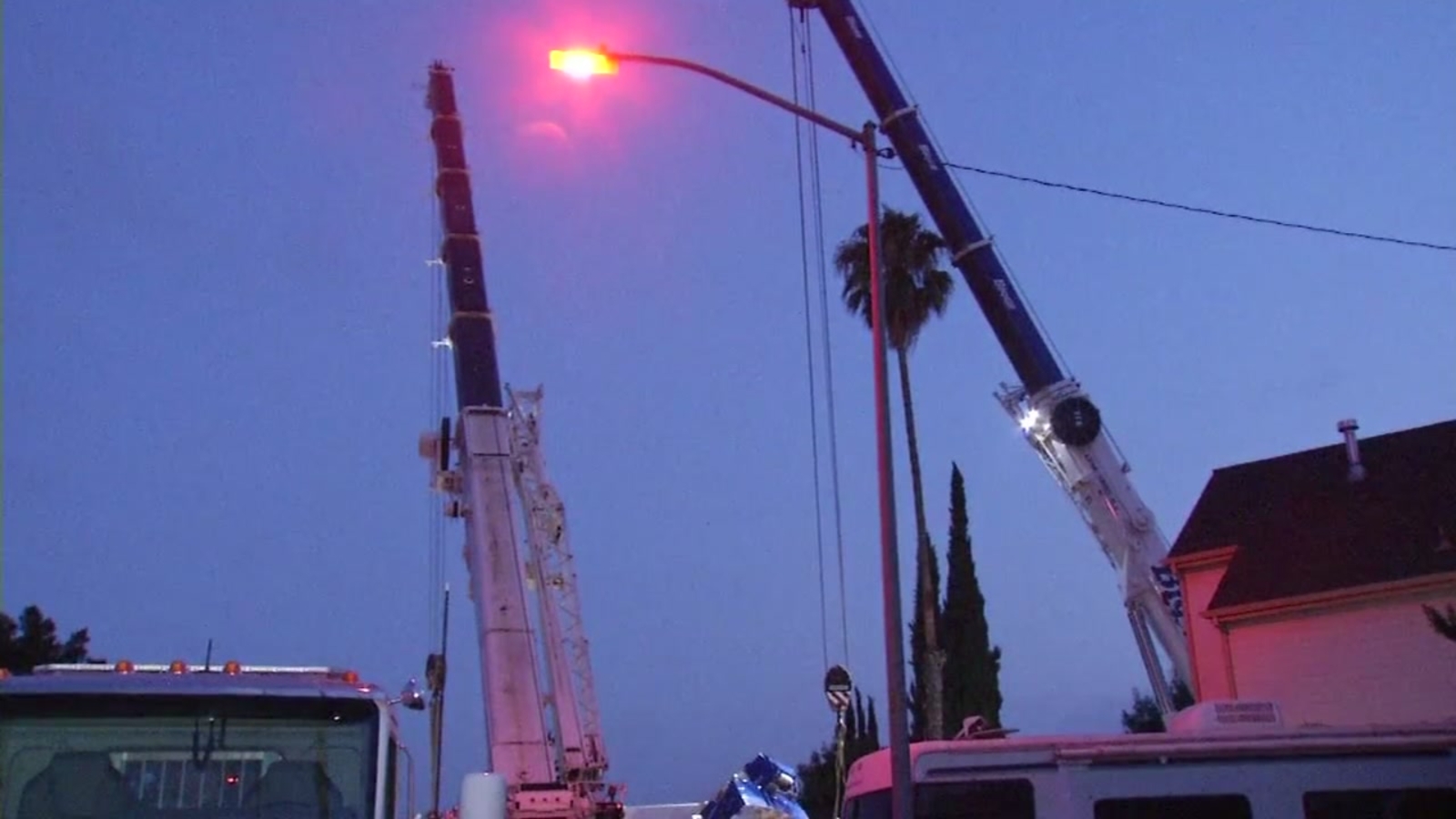 Crews work overnight to remove crane that crashed into Campbell home ...