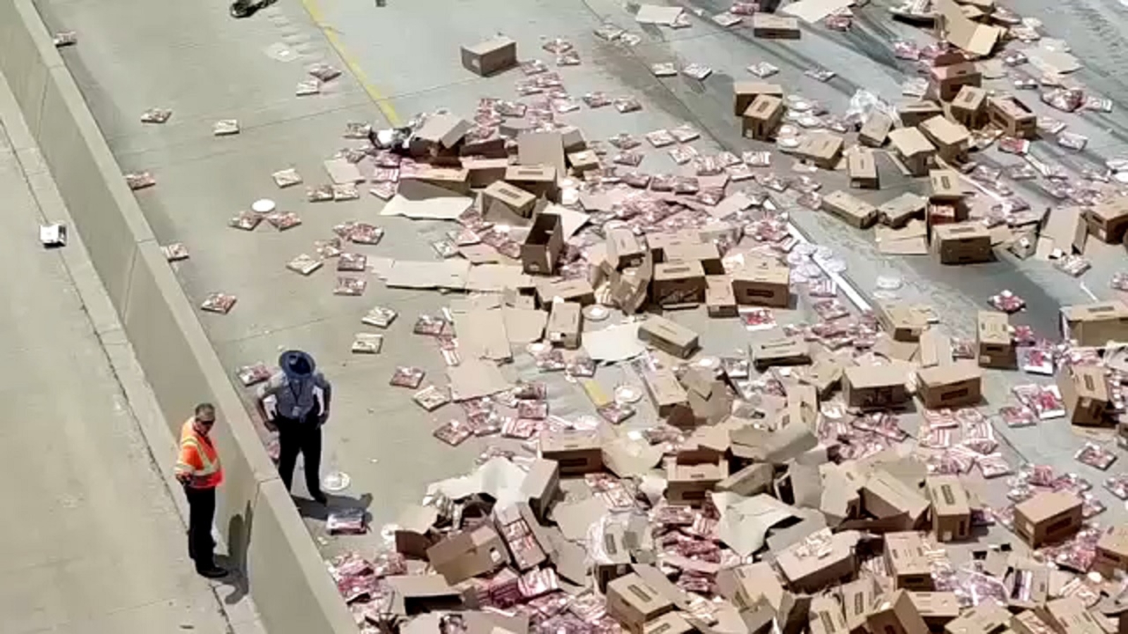 Thousands of frozen pizza boxes strewn across Arkansas highway - ABC7 ...