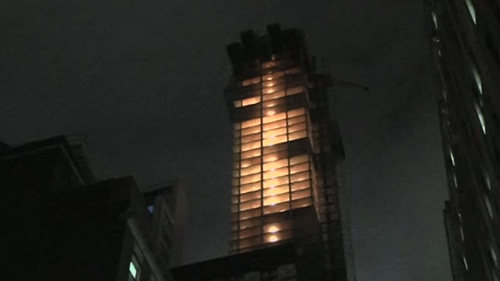 Police rescue man on crane on 71st floor of Lower Manhattan building ...