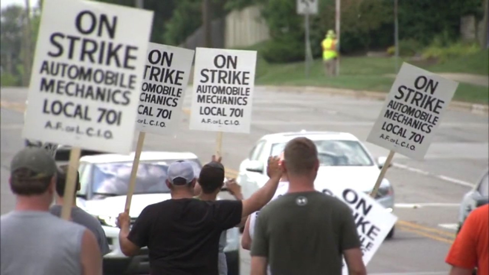 Chicago area auto mechanics reject deal, continue strike at dealerships ...