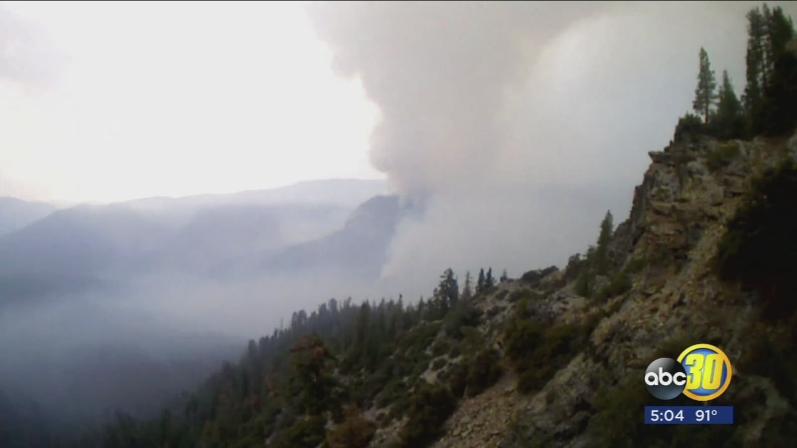 Wawona residents nervous as wildfire burns near community - ABC30 Fresno