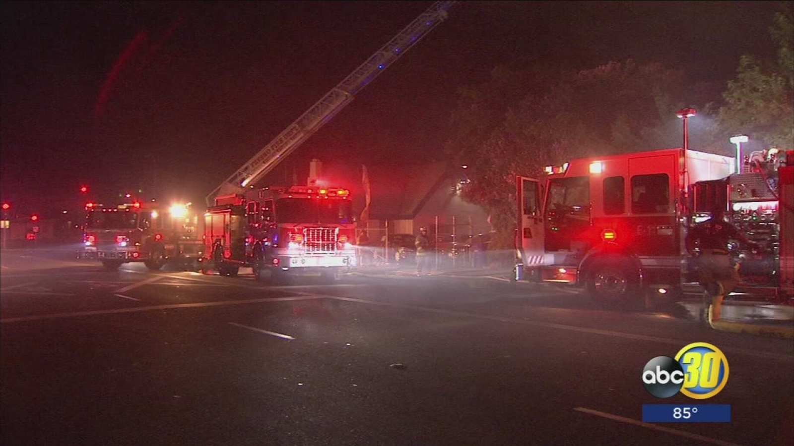 2 alarm fire damages several structures in Central Fresno - ABC30 Fresno