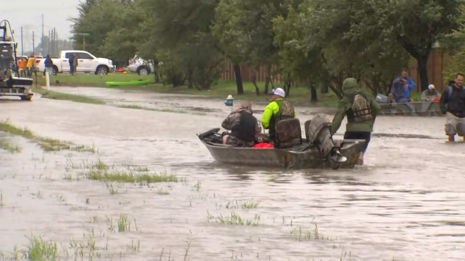 ABC7 reporter gives inside look at Harvey flooding in Texas - ABC7 San ...