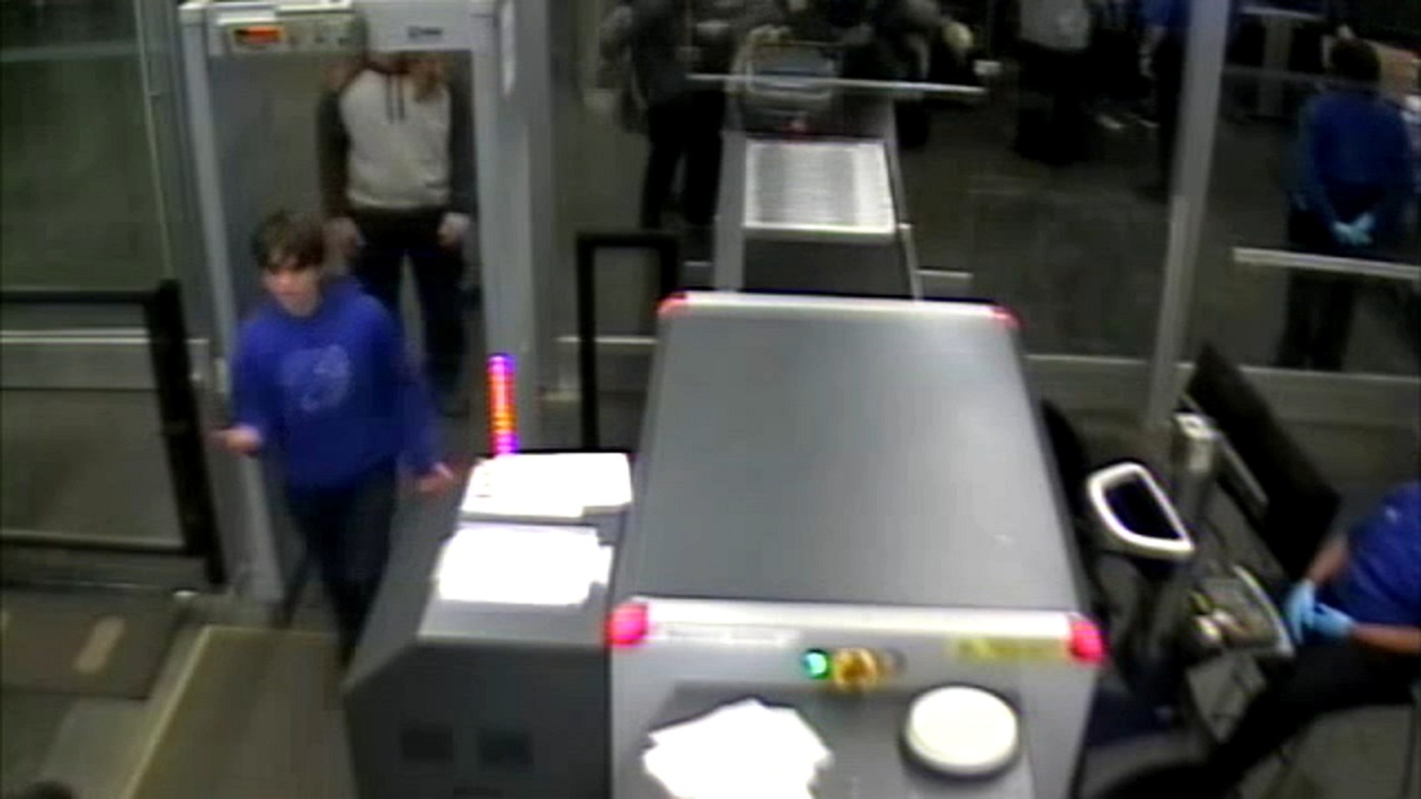 Shocking video shows unattended security checkpoint at JFK Airport ...