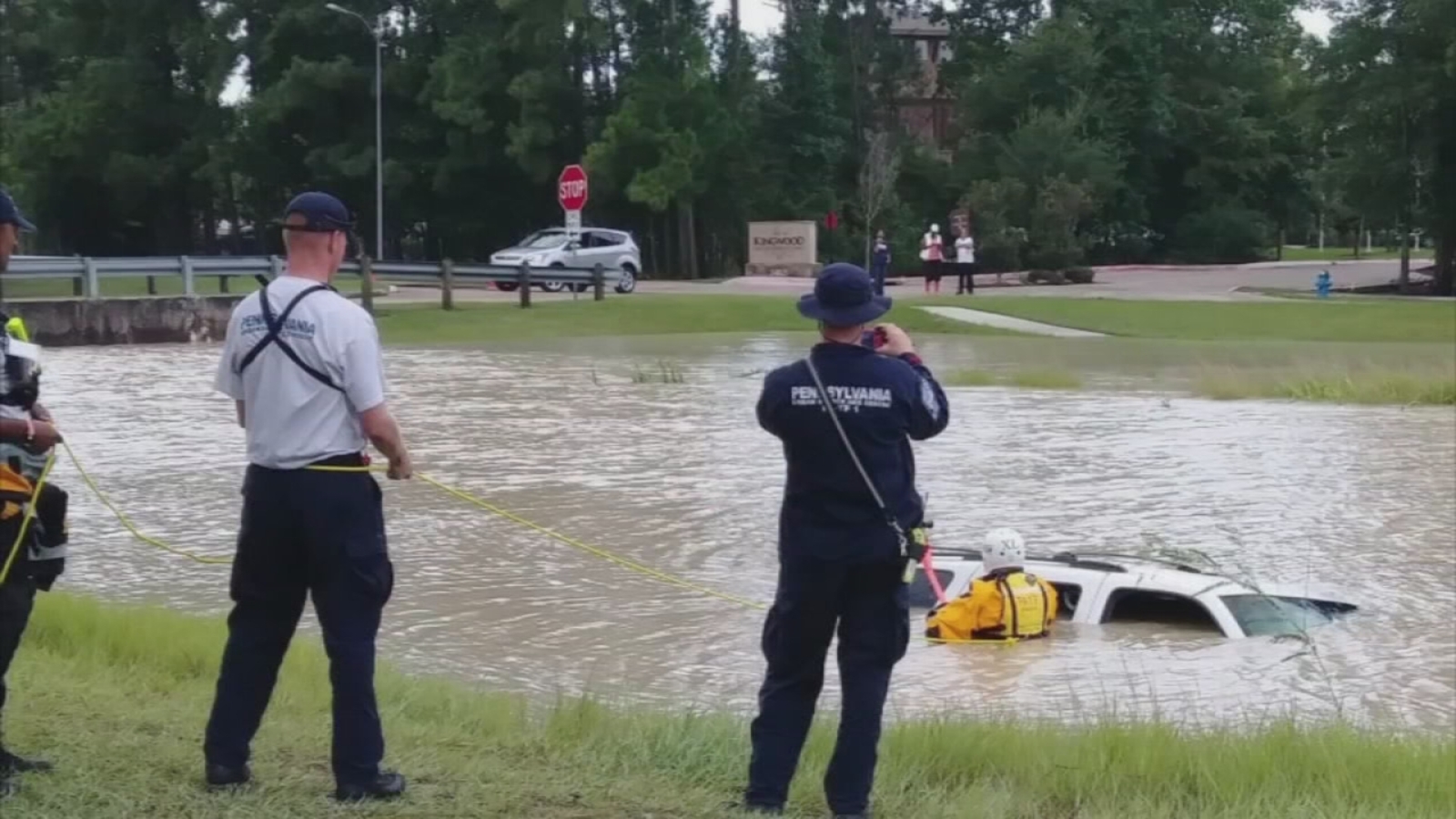 Philly firefighters work tirelessly to help in Houston - 6abc Philadelphia