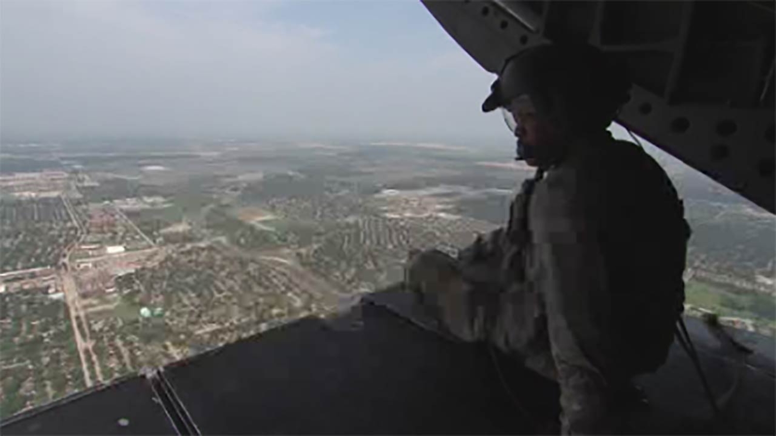 Army Chinook helicopter delivers supplies to Liberty, Chambers counties ...