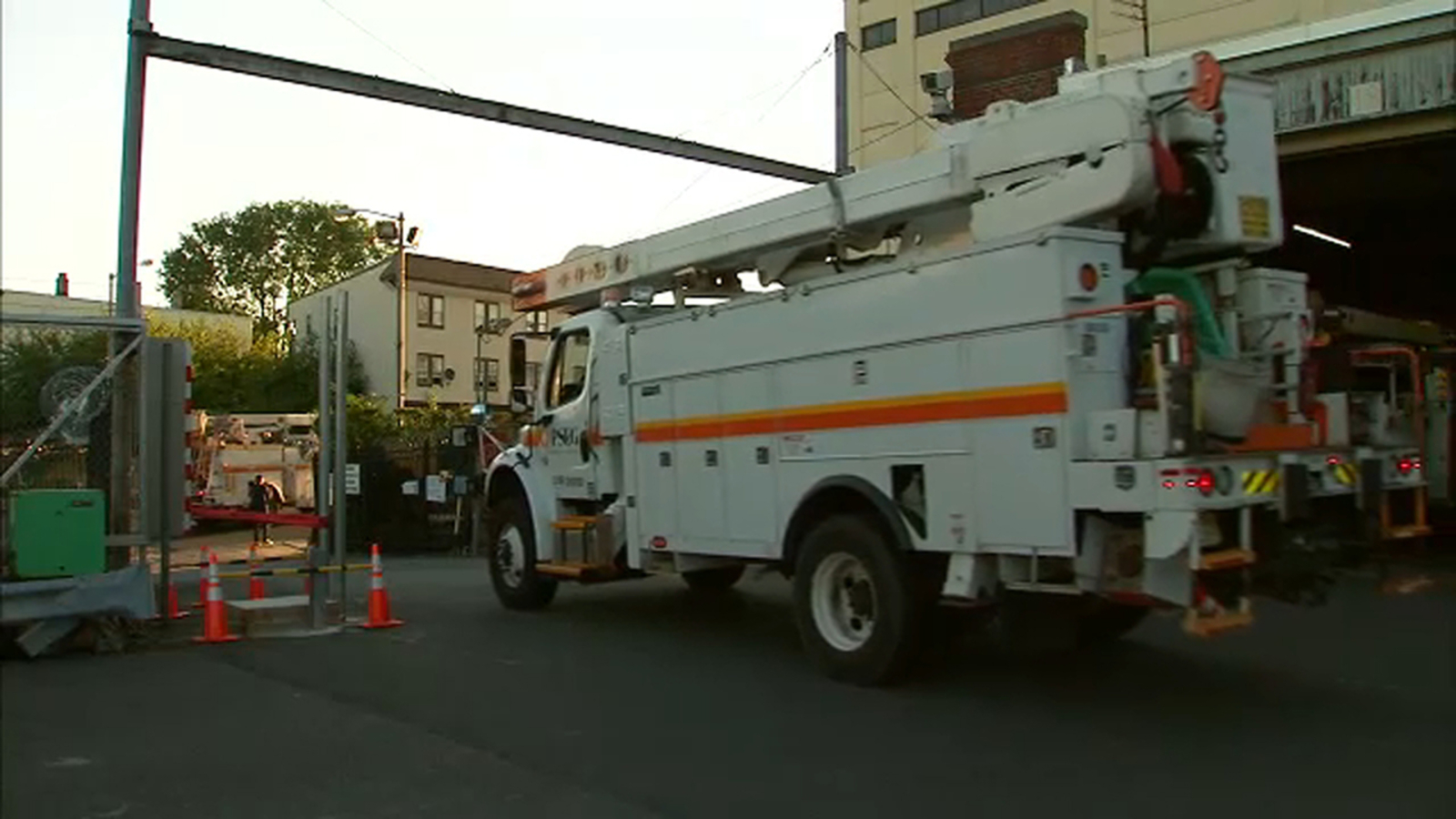 Utility crews from New York area head to Florida to help restore power knocked out by Irma ...