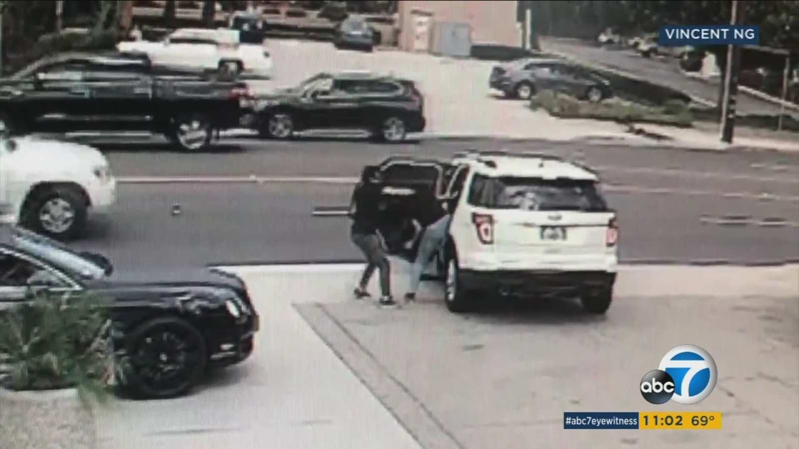 Man tries to help woman who then steals his cellphone at gas station ...