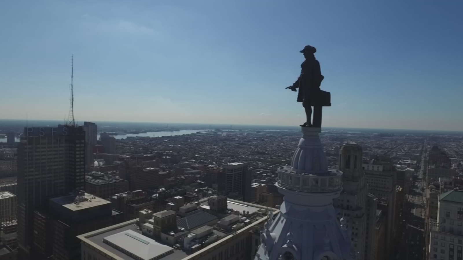 Drone 6 scales Philadelphia City Hall, all the way to the top of ...