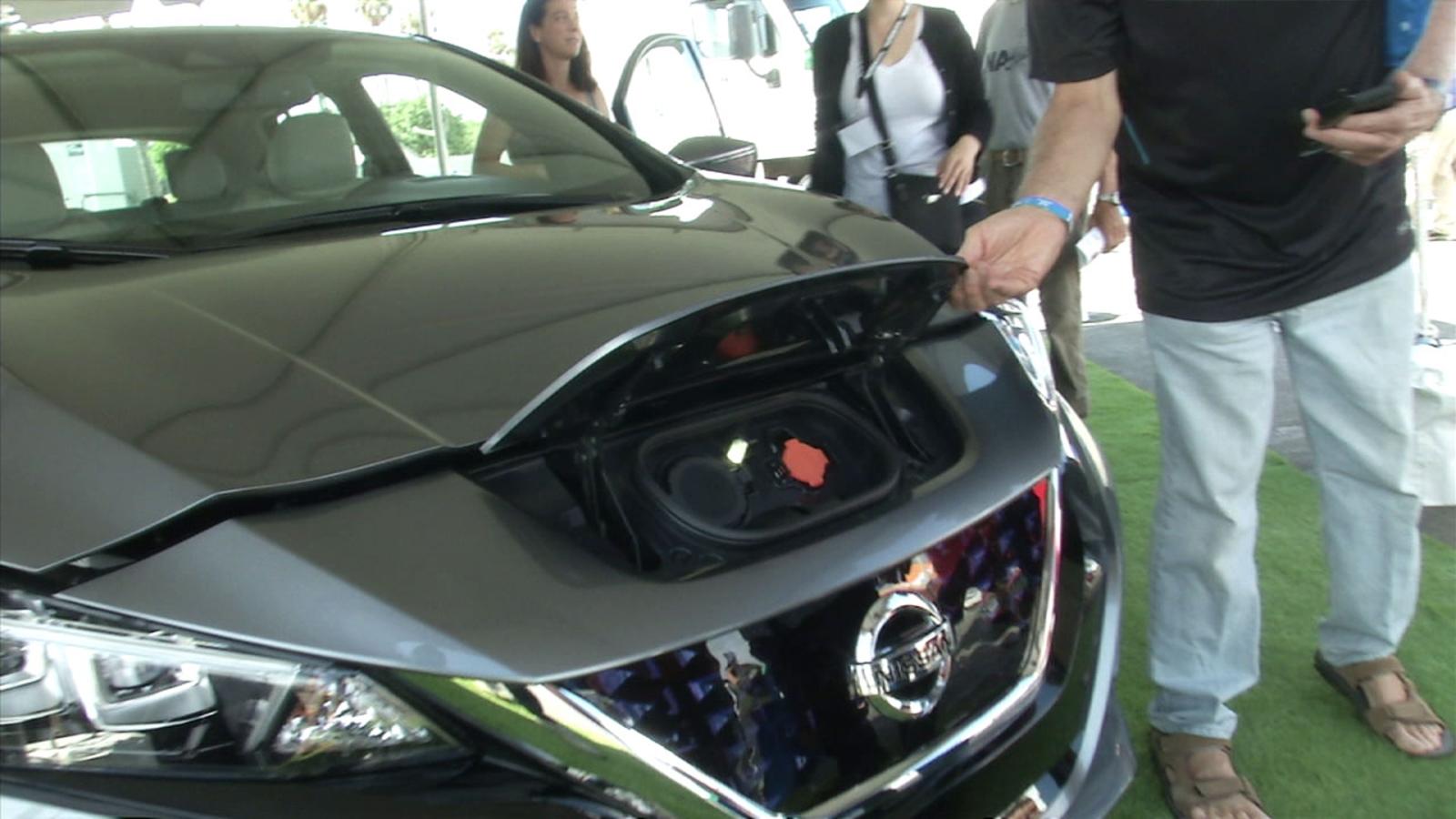 AltCar Expo in Santa Monica showcases electric, alternative fuel cars ...