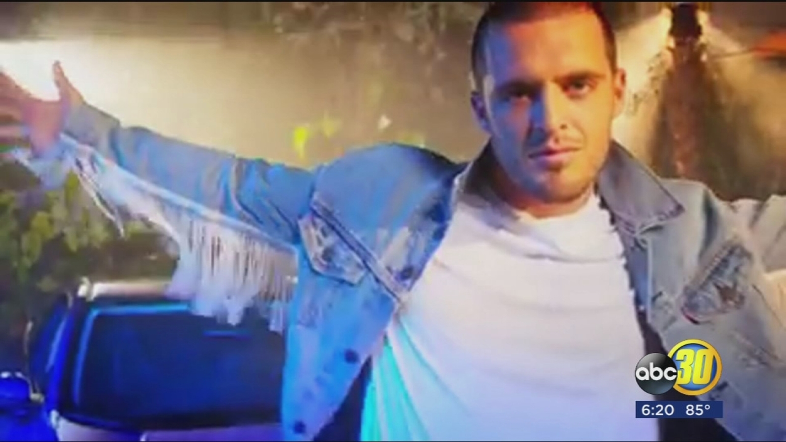 Marketing campaign featuring Derek Carr singing delights fans - ABC30 ...
