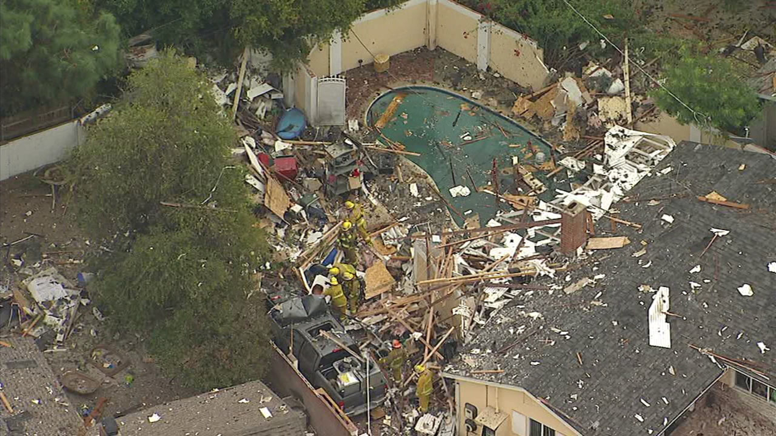 Explosion partially destroys home in West Hills, leaves massive debris ...