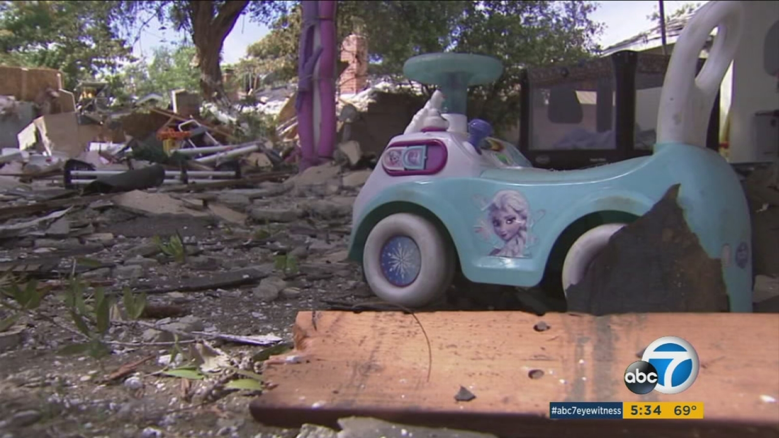 5 homes heavily damaged in West Hills garage explosion - ABC7 Los Angeles