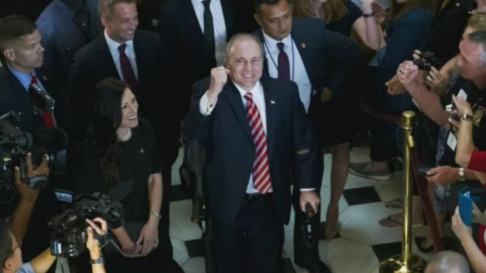 Wounded Scalise returns to Capitol to bipartisan cheers - 6abc Philadelphia