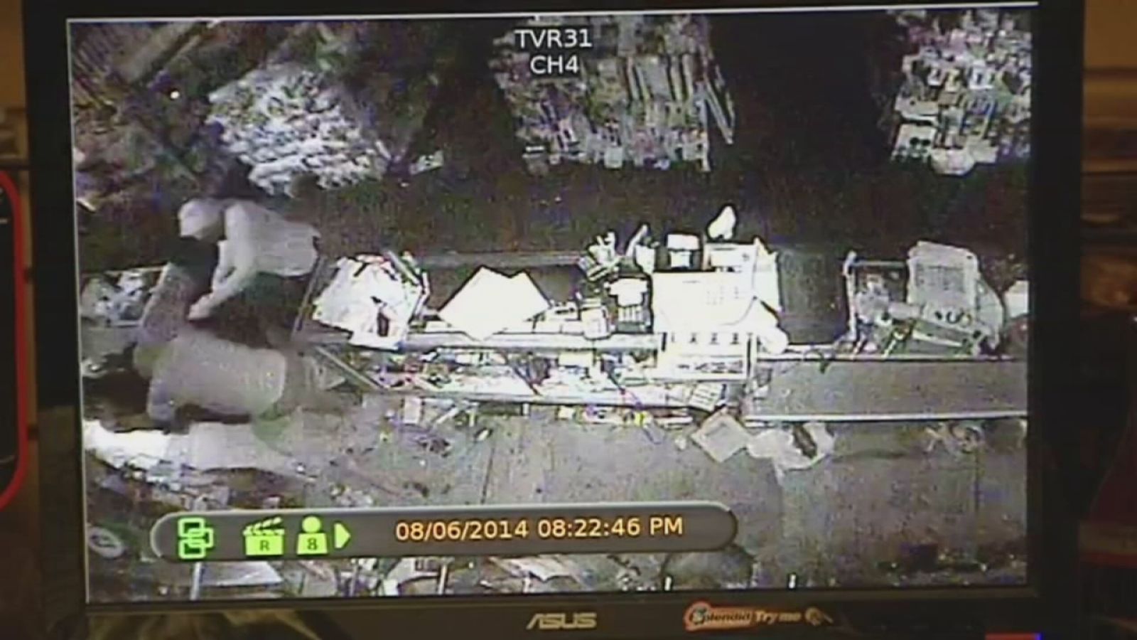 Security video captures burglars stealing hair weaves - ABC13 Houston Security video captures burglars stealing hair weaves - ABC13 Houston