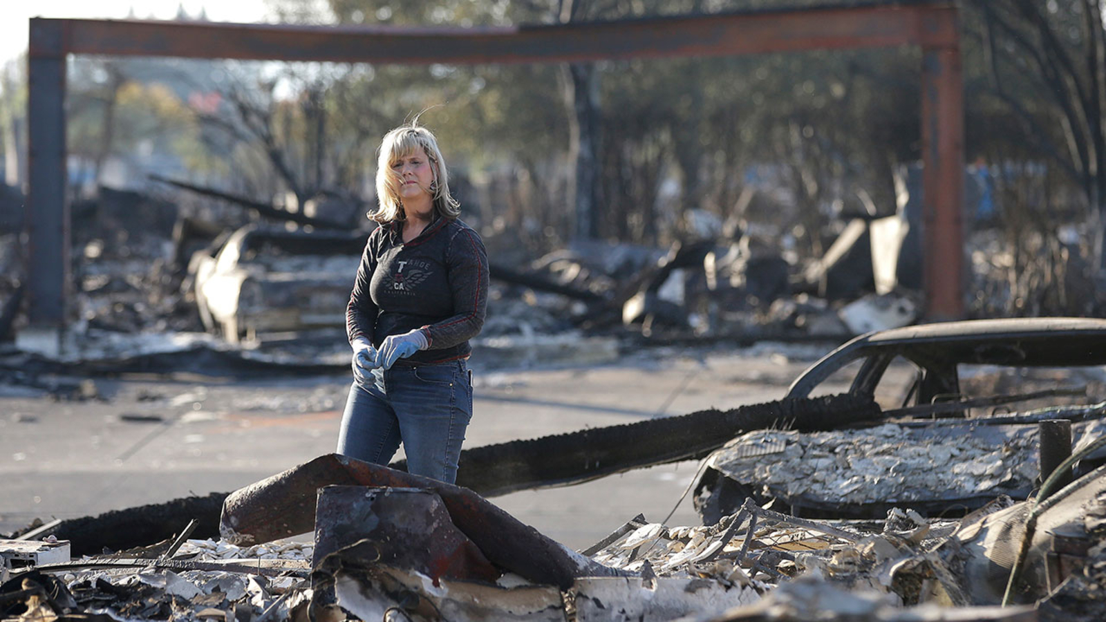 Powerful photos: Deadly fires continue to rage, burn through wine ...