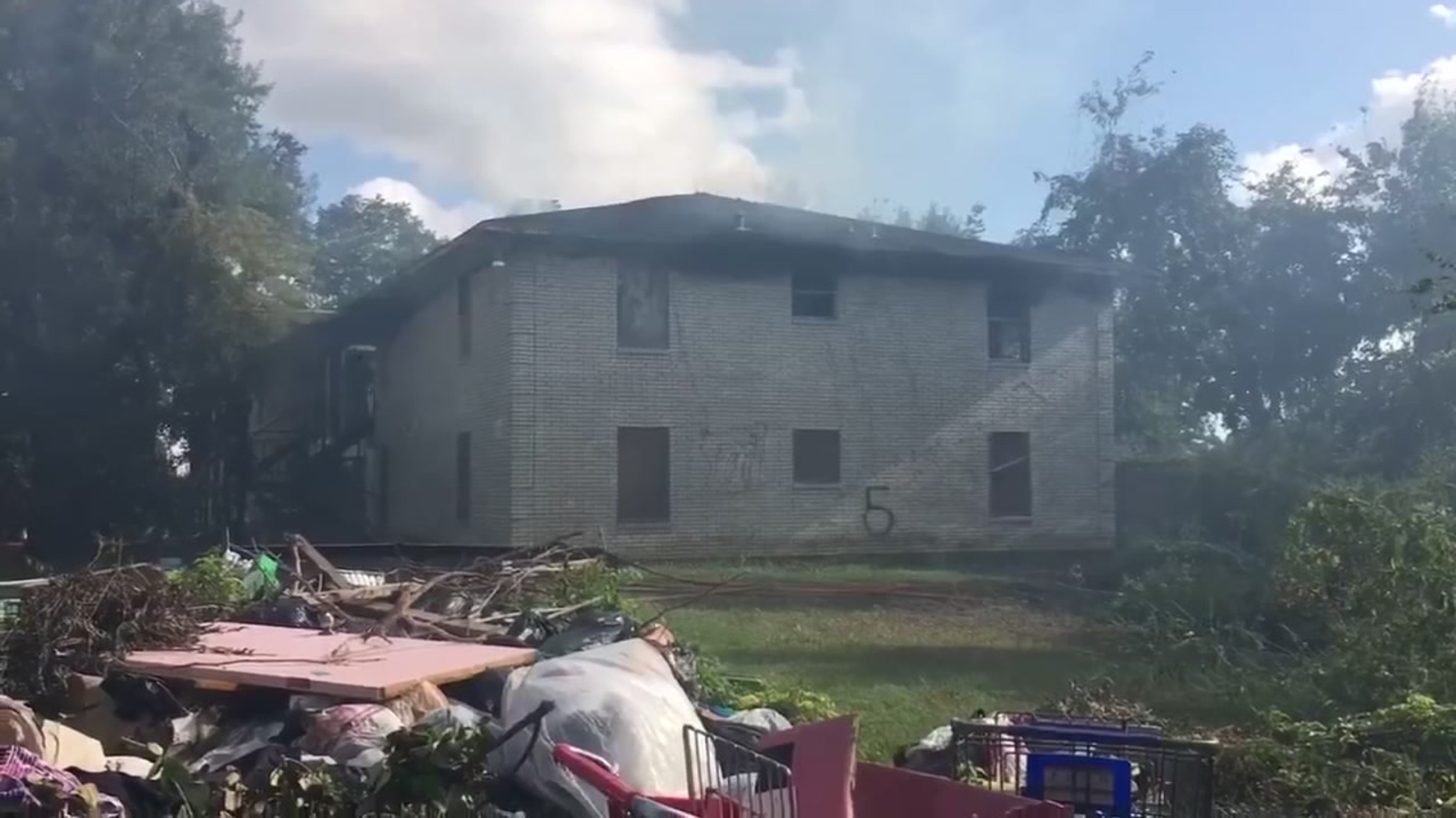 Vacant apartment building damaged in 3-alarm fire in SE Houston - ABC13 ...