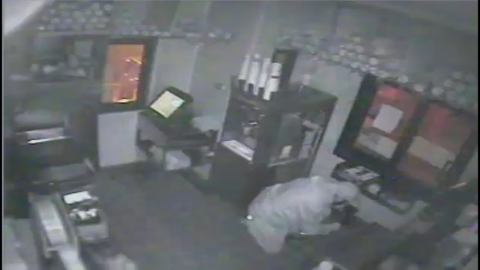 Checkers robbery caught on camera in South Philadelphia - 6abc Philadelphia